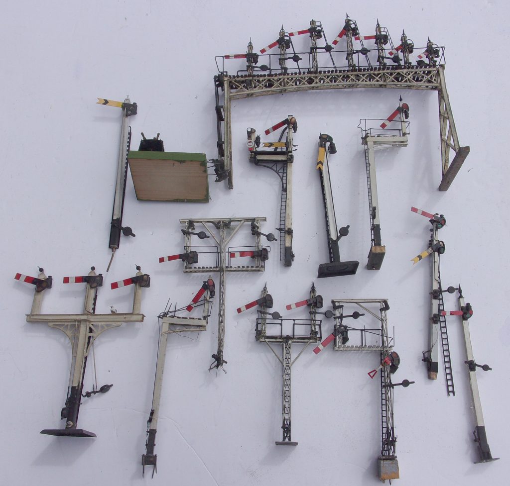 Quantity of semaphore signals, will need some repairs, but will be ...
